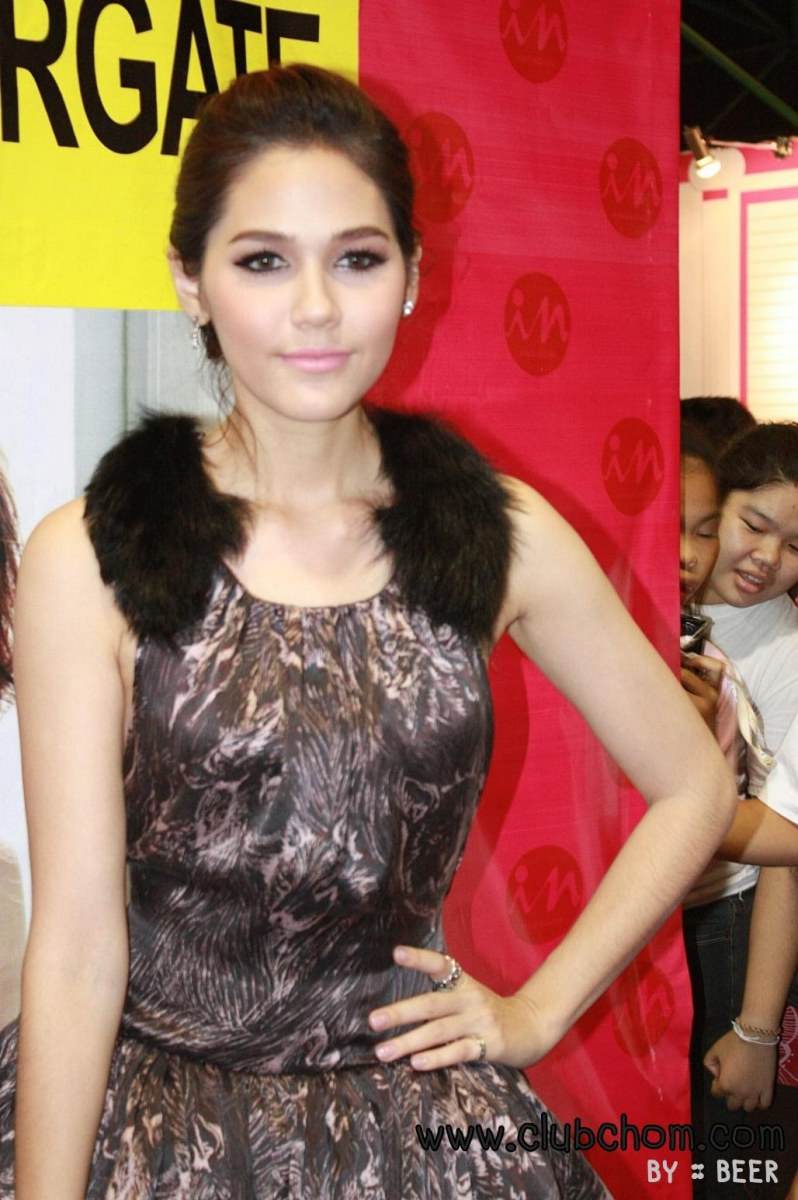 ชมพู่ ในงานเปิดตัวหนังสือ Photo Book Araya