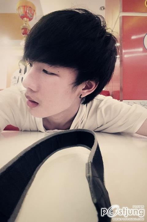 หนุ่มหล่อเมื่องลาว