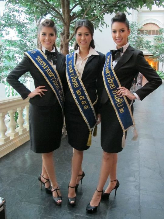 นางสาวไทย ๒๕๕๕ และรองทั้งสอง ร่วมงานแถลงข่าว MOU OTOP PLUS