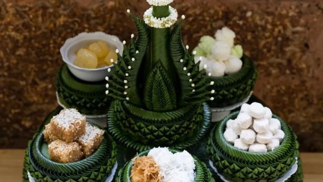 Bai Sri Tray with Kraya Buad 🇹🇭